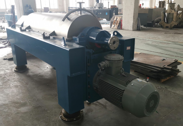 Two-phase scroll discharge decanter centrifuge for centrifugal dewatering